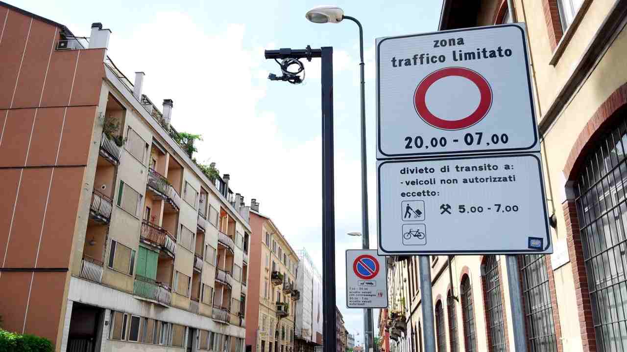 Driving in Italy: A Complete Guide to ZTLs and Traffic Restrictions ...